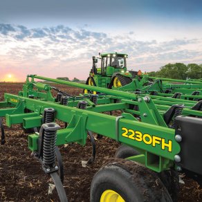 John Deere introduces strip-tillage implements | Successful Farming